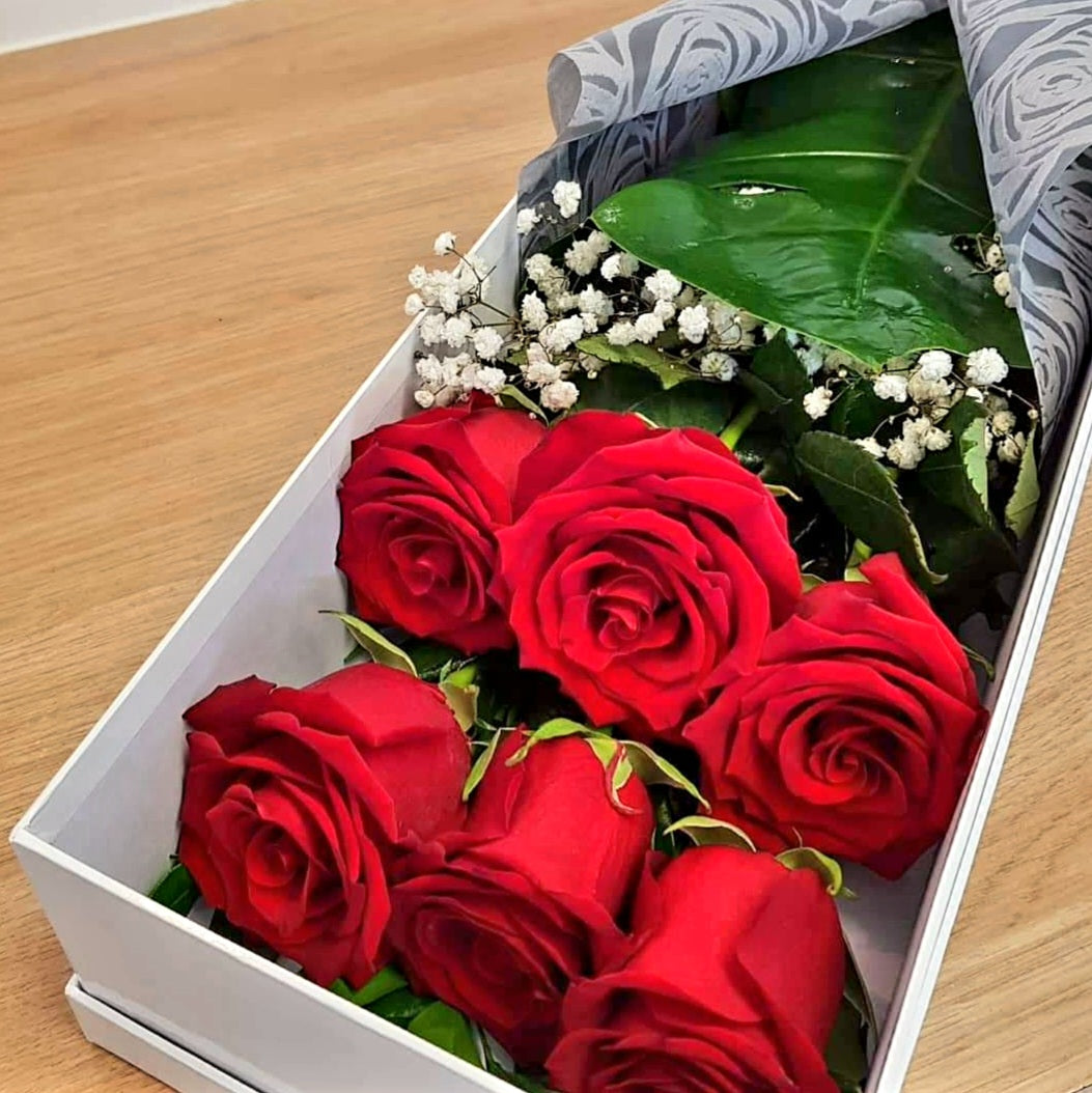 6 Premium Colombian Roses in a Flat Presentation Box